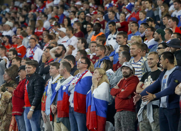 Football: German police arrest Russian soccer hooligans Football: German police arrest Russian soccer hooligans