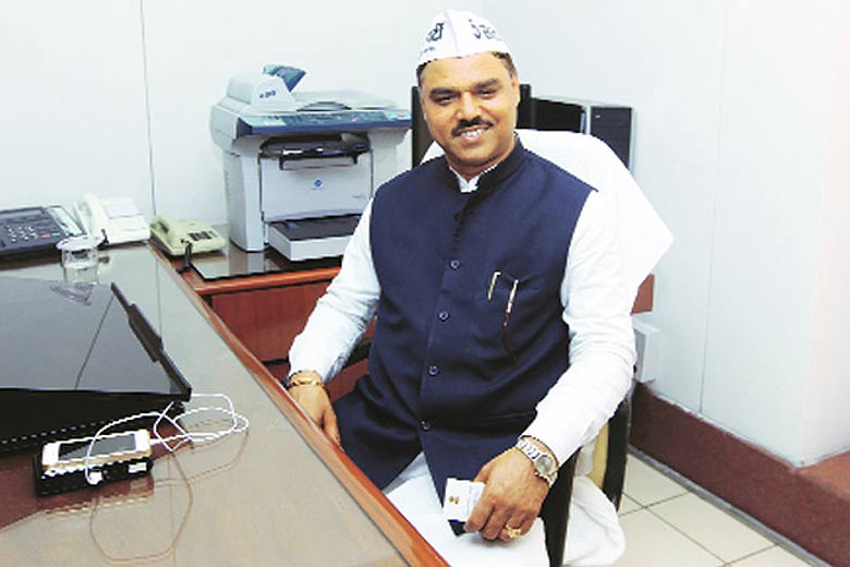 World News: Delhi Law Minister arrested allegedly for having a fake law ...