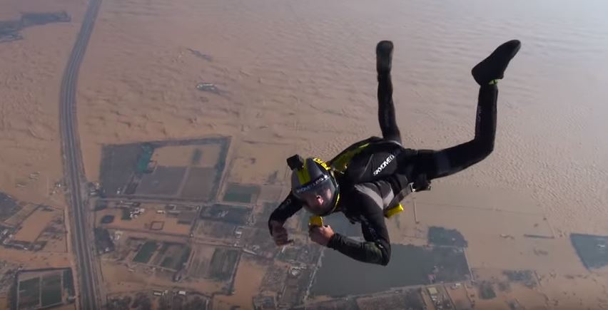 UAE: Quest Arabiya announces new programme with daring skydiving tweet