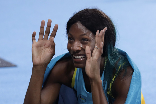 Rio Olympics: In Pictures: Shaunae Miller dives over the finish line to ...