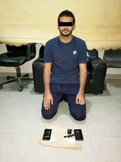 Kuwait: Kuwaiti policemen caught trying to smuggle smartphones into prison