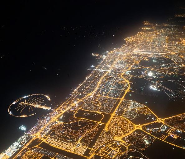 UAE: Pilot captures STUNNING aerial views of Dubai from the cockpit
