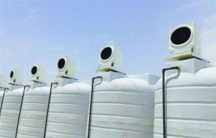 KSA: In soaring heat, Saudis find a way to cool overheated water tanks