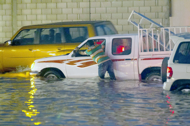 Bahrain News: VIDEOS & PHOTOS: Rain causes floods, chaos on Bahrain's roads