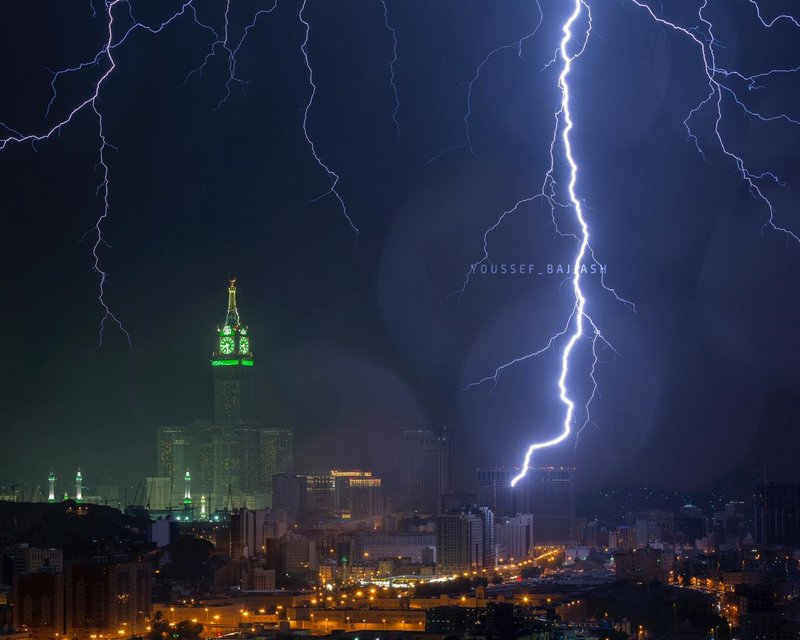 KSA: Saudi photographer captures lightning near Mecca Clock Tower