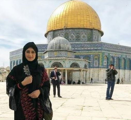 Bahrain News: Bahraini actress visits Al Quds Grand Mosque