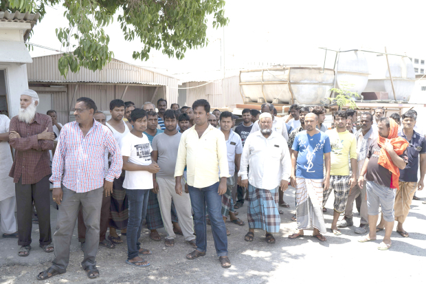 Bahrain News: VIDEO: 250 workers out on the streets after being evicted ...