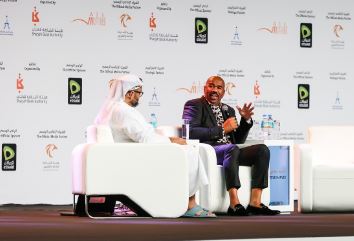 UAE: Photo of American comedian Steve Harvey in Emirati clothes goes viral