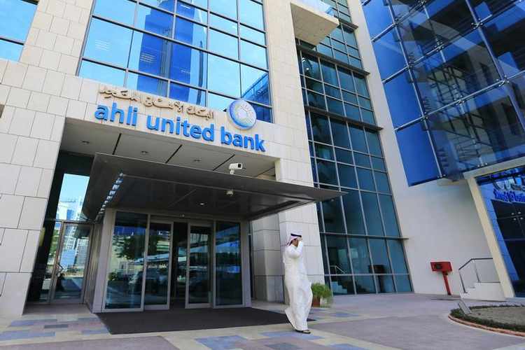 Bahrain Business: AUB honoured at digital bank awards event