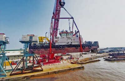 UAE Business: Mammoet ships 320 tonne multicat vessel from UAE to Nigeria