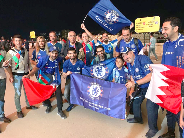 Football: Fans gather to cheer Chelsea