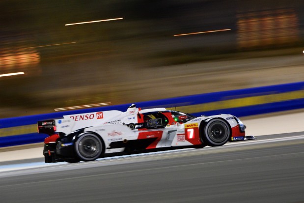 F1: Toyota take pole for season finale
