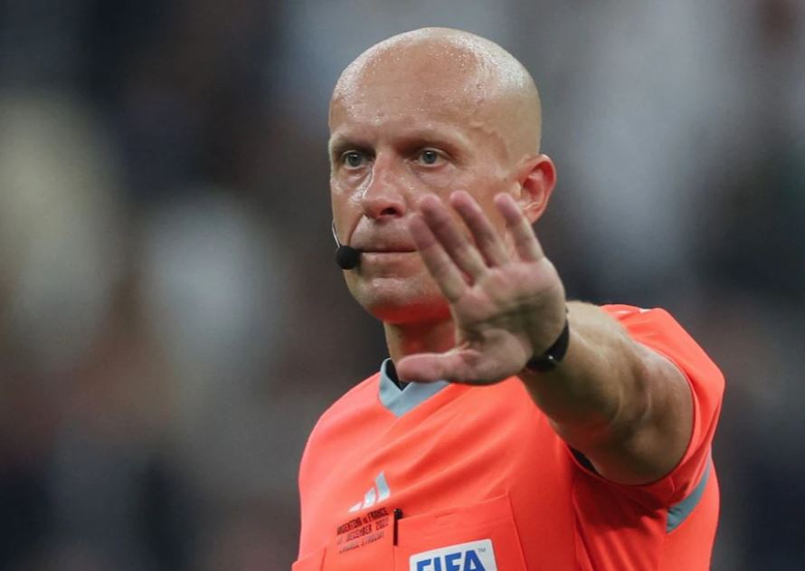 Football: Referee hits back at French criticism over Argentina goal