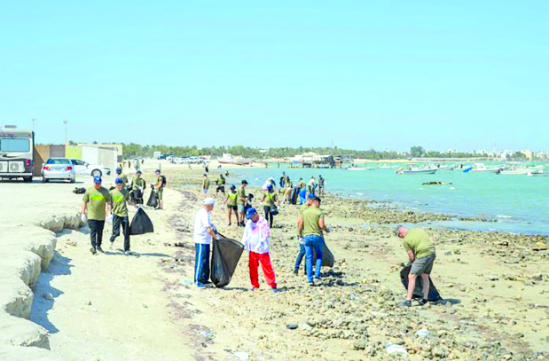 Photo Gallery: Naval Support Activity (NSA) Bahrain helped clean up ...
