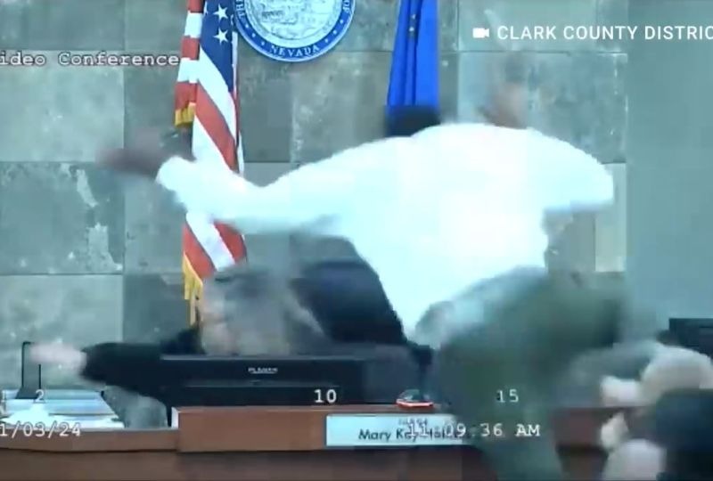OMG: COURTROOM DRAMA: Shocking video shows defendant attacking US judge